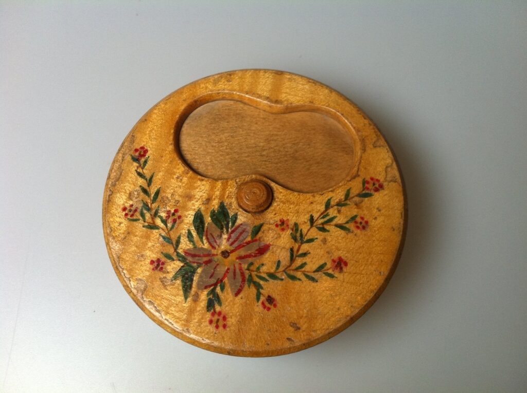 Sycamore Sliding top Snuff Box - Mostly Boxes Antiques!