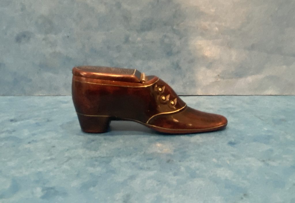 Georgian Mahogany Shoe Snuff Box. - Mostly Boxes Antiques!