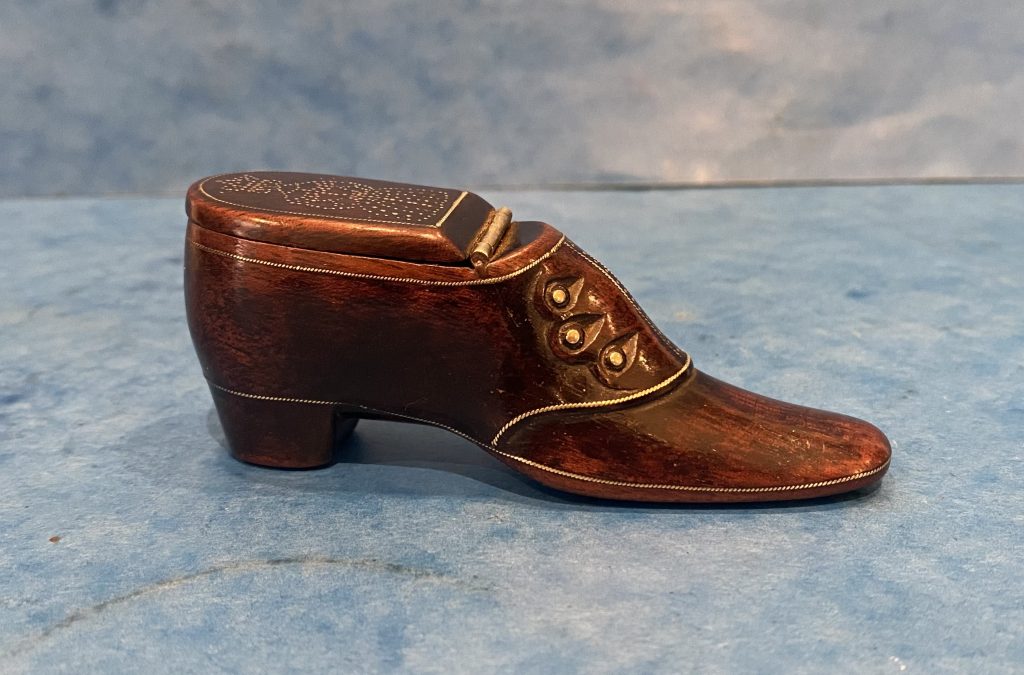 Georgian Mahogany Shoe Snuff Box. - Mostly Boxes Antiques!