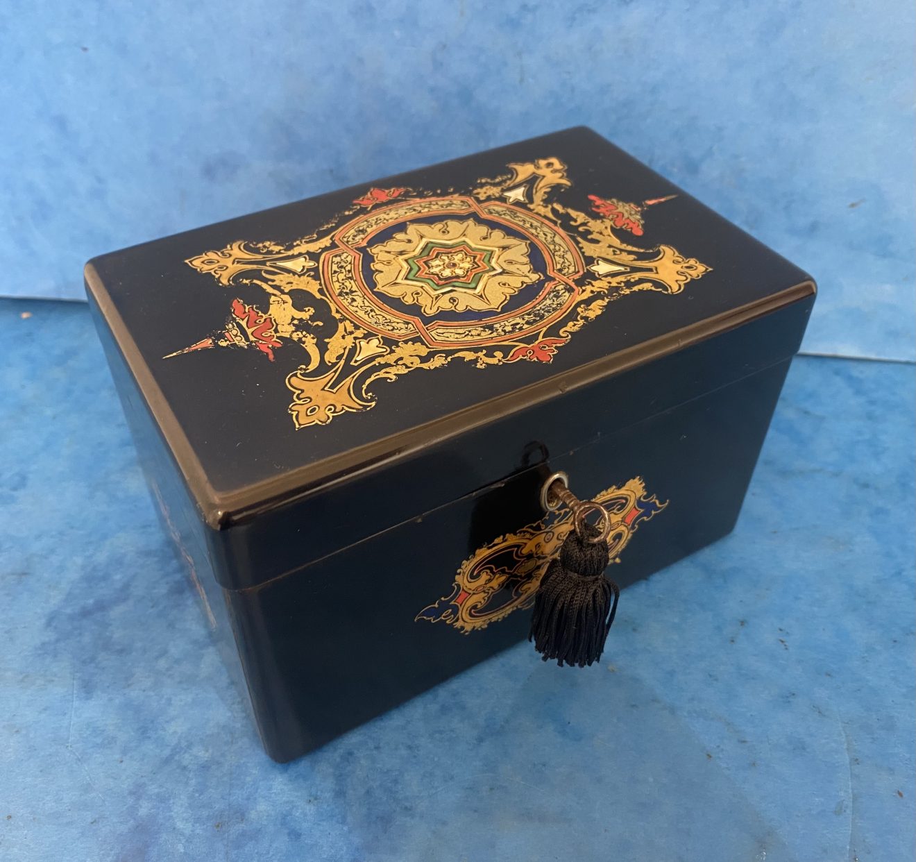 Victorian Painted Papier-mâchés Tea Caddy. - Mostly Boxes Antiques!