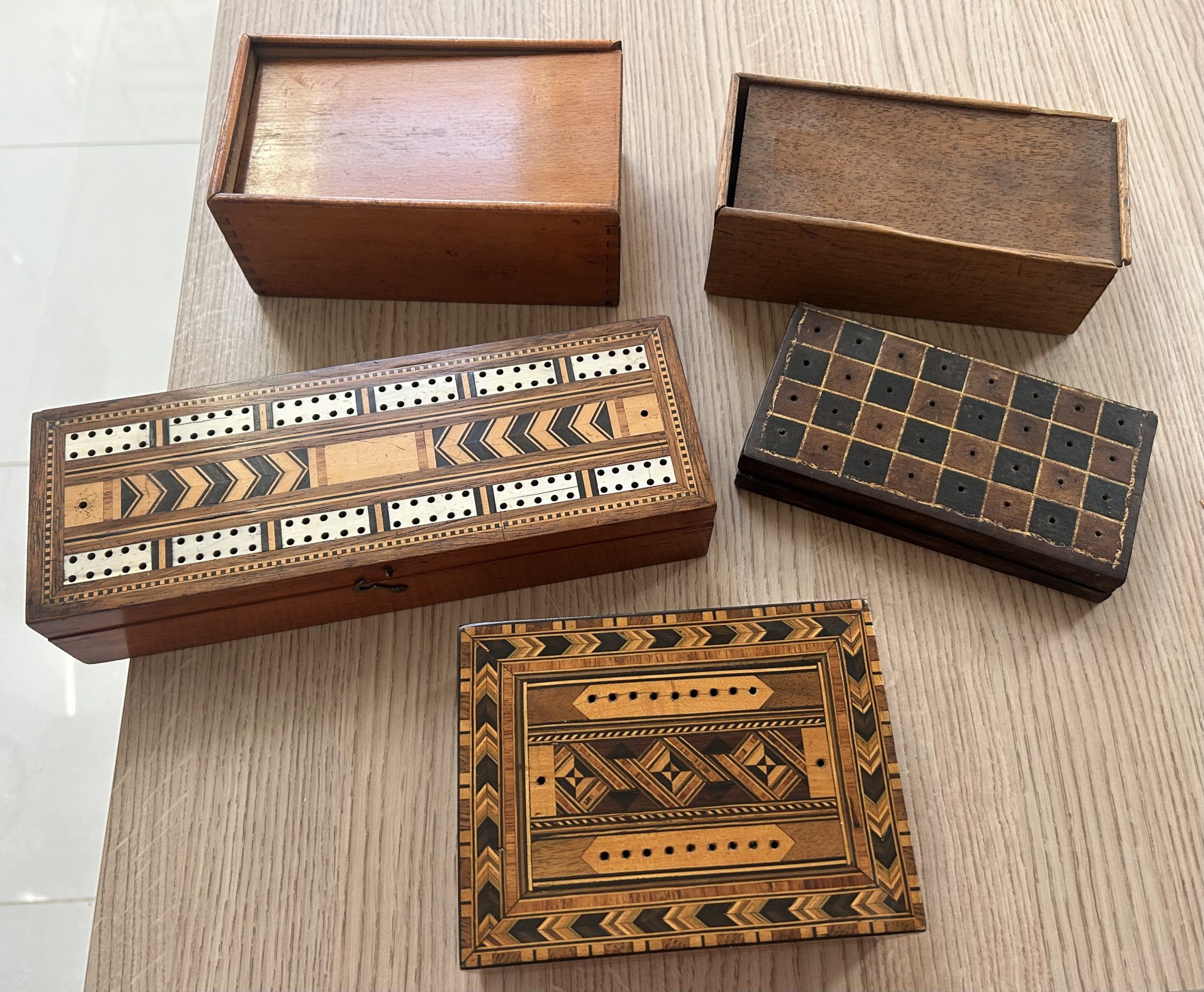 A Collection Of Five Victorian Games Boxes. - Mostly Boxes Antiques!